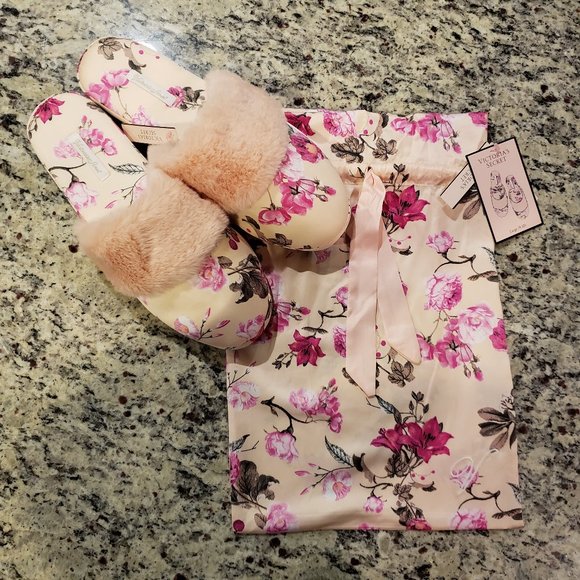 Victoria's Secret | Shoes | New Victorias Secret Silk Slippers Wfaux ...